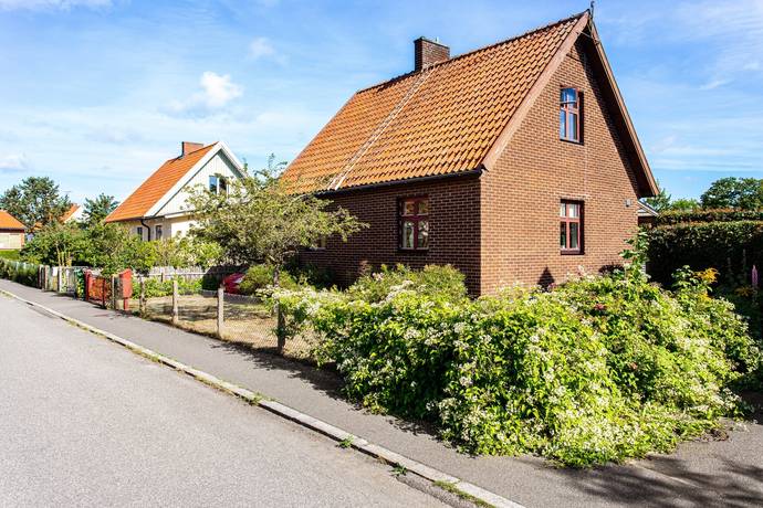 Trädgårdsgatan 14 i Simrishamn tätort, Simrishamns kommun - Villa till ...