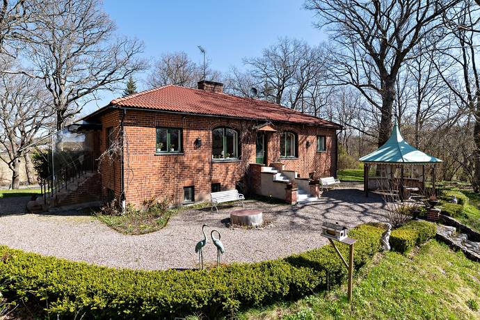 Hasselbacken 1 i Solbacka Strand, Norrtälje kommun - villa till salu ...