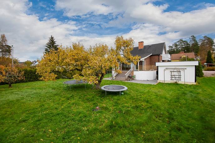 Skolgatan 11 i Surahammar, Surahammars kommun - villa till salu - Hemnet