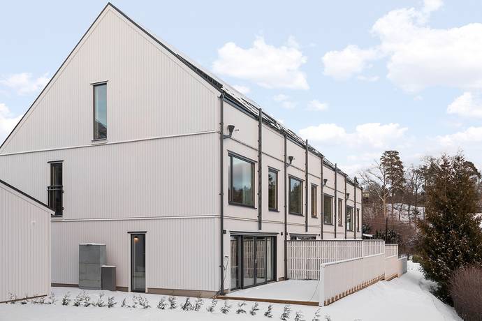 Ulvsbergsvägen 7E i Tullinge Strand, Botkyrka kommun - radhus till salu ...