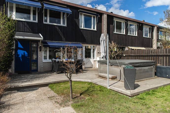 Västerstrandsgatan 39 i Romstad, Karlstads kommun - Radhus till salu ...