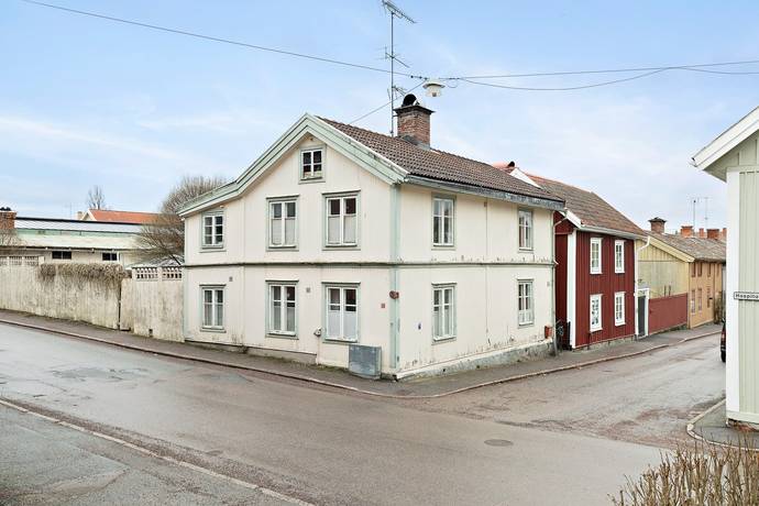 Lilla Bergsgatan 24 B i Askersund, Askersunds kommun - Villa till salu ...