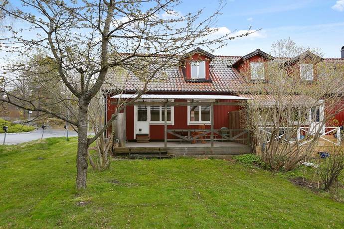 Röda Radhusen 1 i Björkås, Djurhamn - Par/Rad/Kedjehus till salu - Hemnet