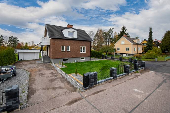 Skolgatan 11 i Surahammar, Surahammars kommun - villa till salu - Hemnet