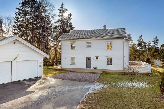 Fladenkroken 8 i Ingarö Brunn, Värmdö kommun - Villa till salu - Hemnet