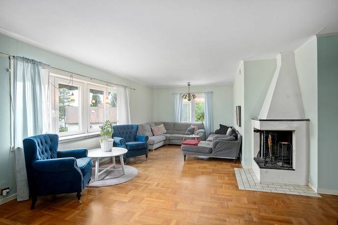 Inre Ringvägen 48 i Robertsfors, Robertsfors kommun - villa till salu ...