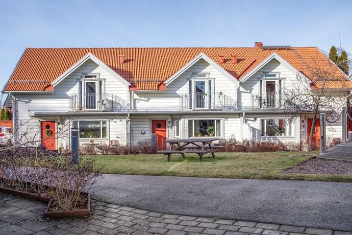 Torsredsvägen 64F i Strömslund, Trollhättans kommun - Radhus till salu ...