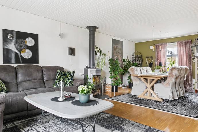 Karlbergsvägen 11 i Karlberg, Varbergs kommun - villa till salu - Hemnet