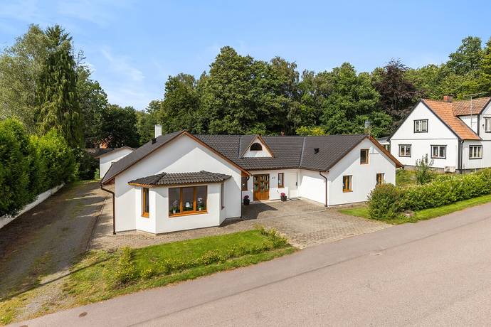 Gamla Hallandsvägen 27 i Örkelljunga, Örkelljunga kommun - Villa till ...
