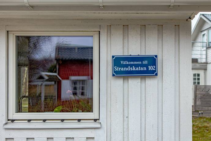 Strandskatan 102 i Östra Stranden, Halmstads kommun - fritidshus till ...